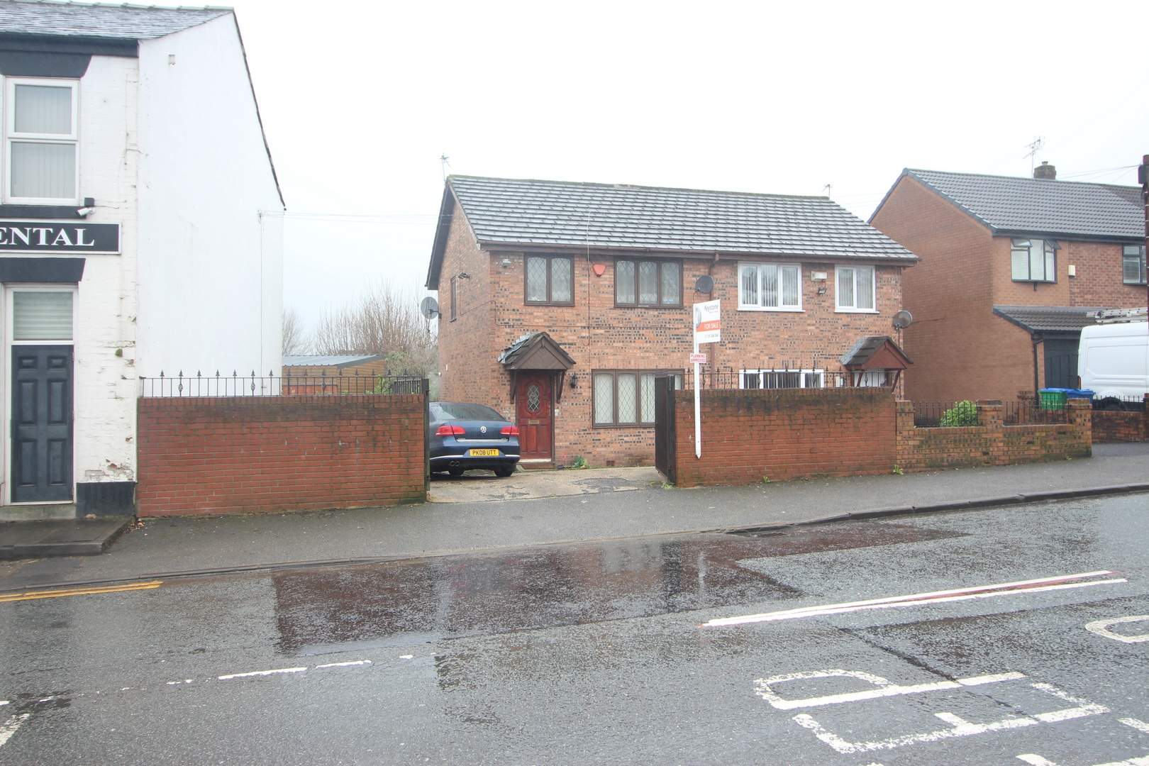 Roch Valley Way, Sudden, Rochdale 3 bed semi-detached house - £160,000