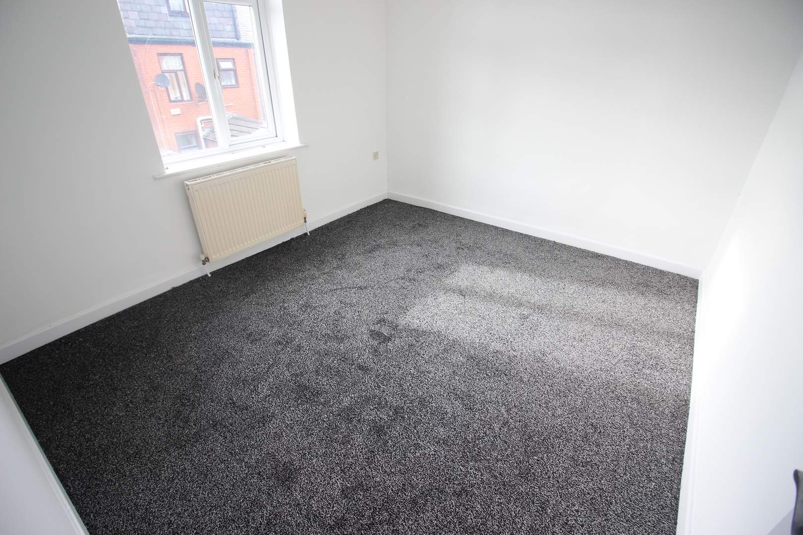 a bilberry street, Newbold, Rochdale 2 bed townhouse - £775 pcm (£179 pw)