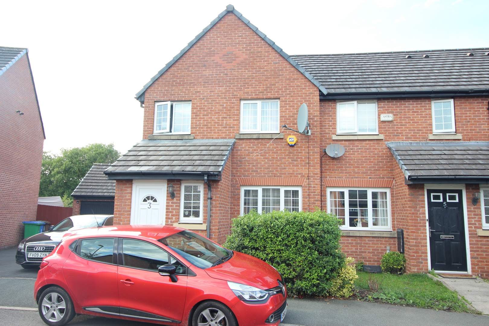 Newbold Hall Gardens, Newbold, Rochdale 3 bed semi-detached house for ...